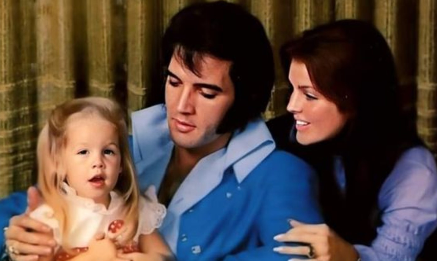 Elvis Presley Sings Santa Bring My Baby Back To Me - Holiday Cheer - Suzfy