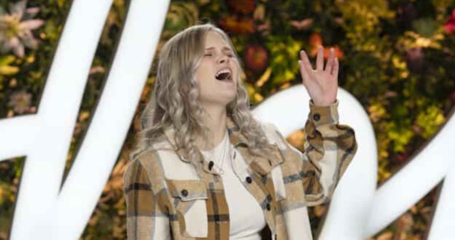 Samantha Ray’s ‘Emotional Tribute to Late Sister’ Moves Millions and Brings Carrie Underwood to ...